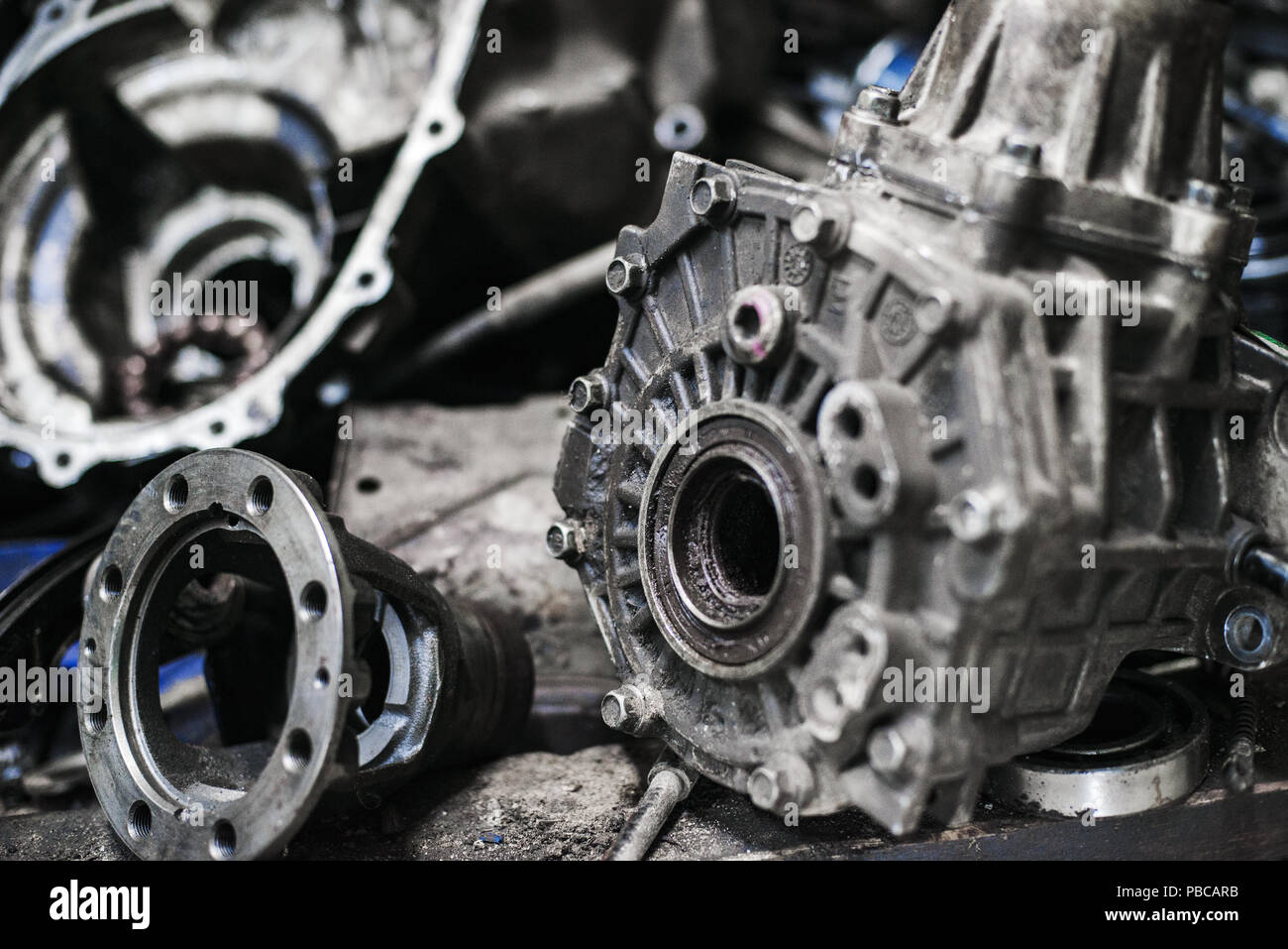 Verrostete auto motorteile Stockfotos und -bilder Kaufen - Alamy