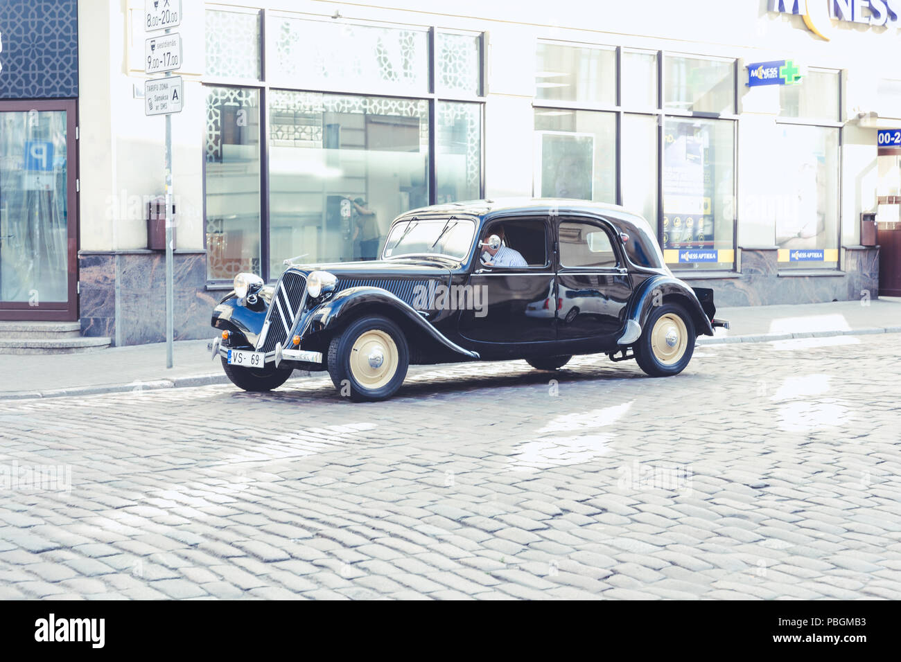 Stadt Riga, Lettland. Oldtimer auto Festival in der Hauptstadt Riga ...