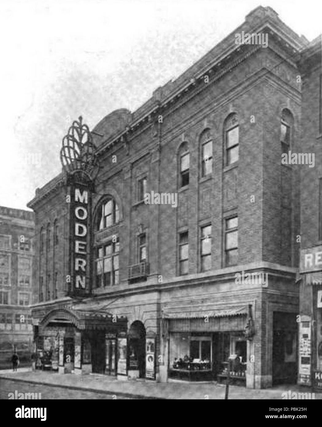 Theater ticket booth Schwarzweiß-Stockfotos und -bilder - Alamy