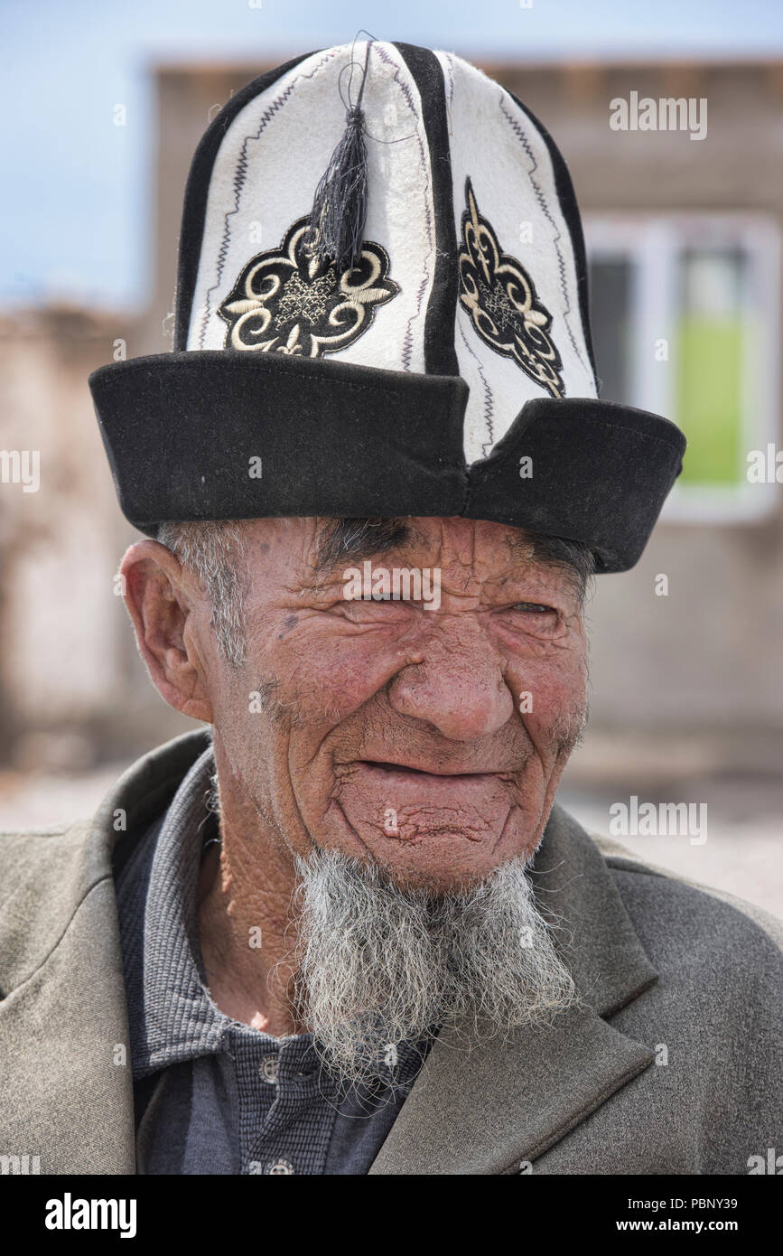 Traditioneller kirgisischer hut -Fotos und -Bildmaterial in hoher ...