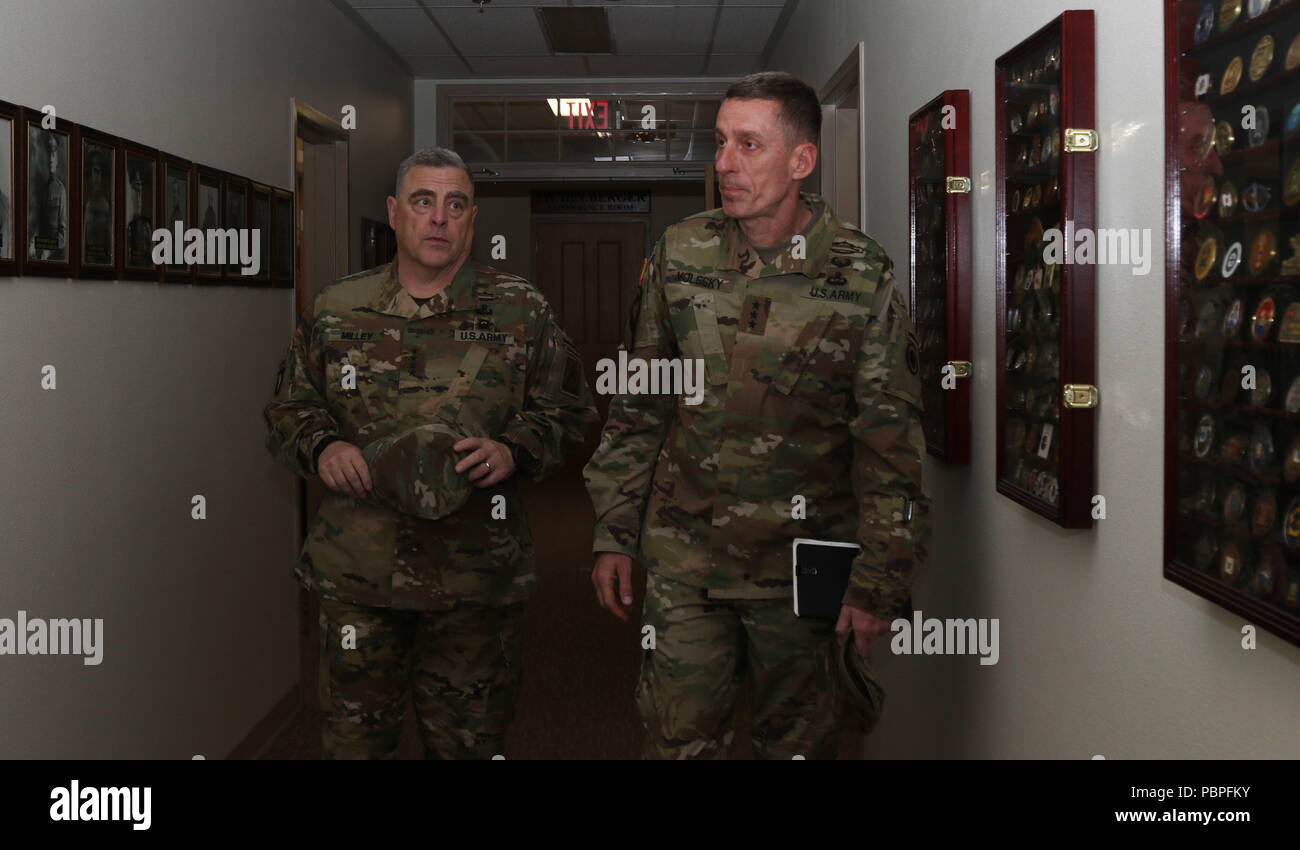 Generalstabschef der Armee, General Mark A. Milley und Amerikas erste ...