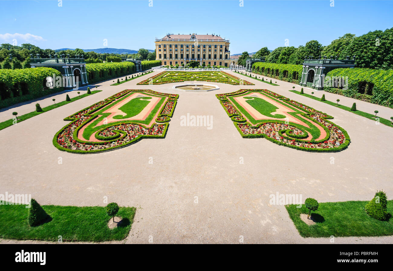 Wien, Österreich - 16. Juni 2012: Meidling eingeweiht Gärten: Kronprinz ...