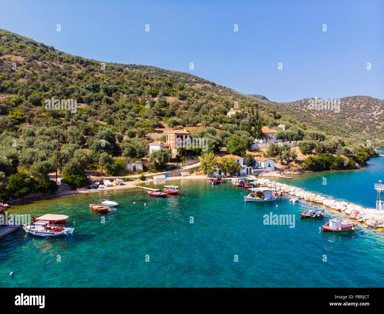 Luftaufnahme, Fischerdorf und die Bucht von Trandorf, Trikeri-Milina ...