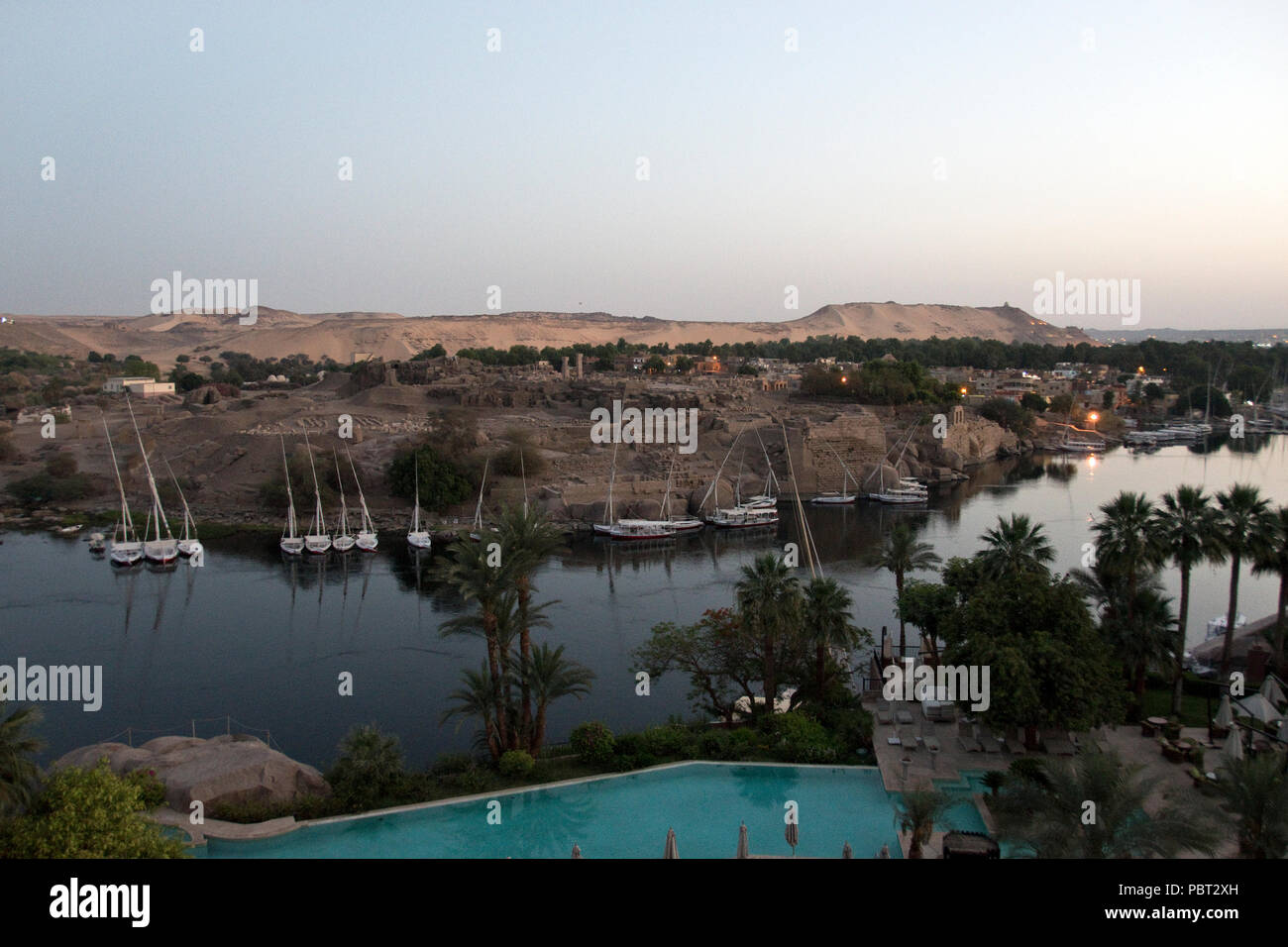 Blick auf die Ruinen von Abu auf Elephantine Insel, von der Old ...