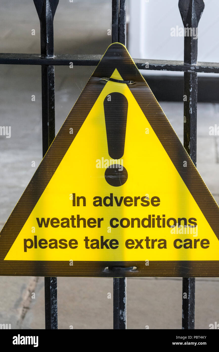 Warning sign -Fotos und -Bildmaterial in hoher Auflösung – Alamy