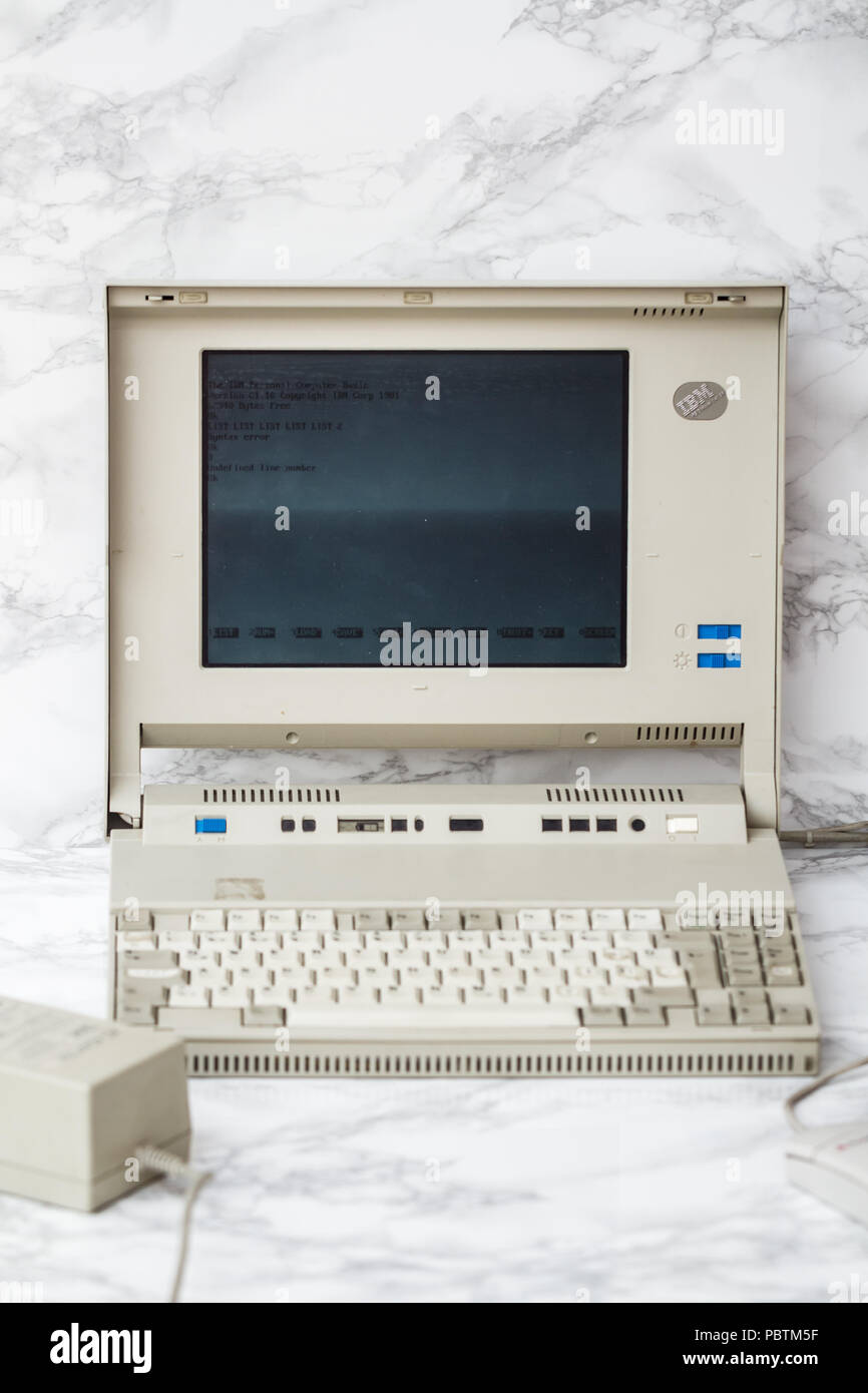 90er Jahre Laptop Stockfotos und -bilder Kaufen - Alamy