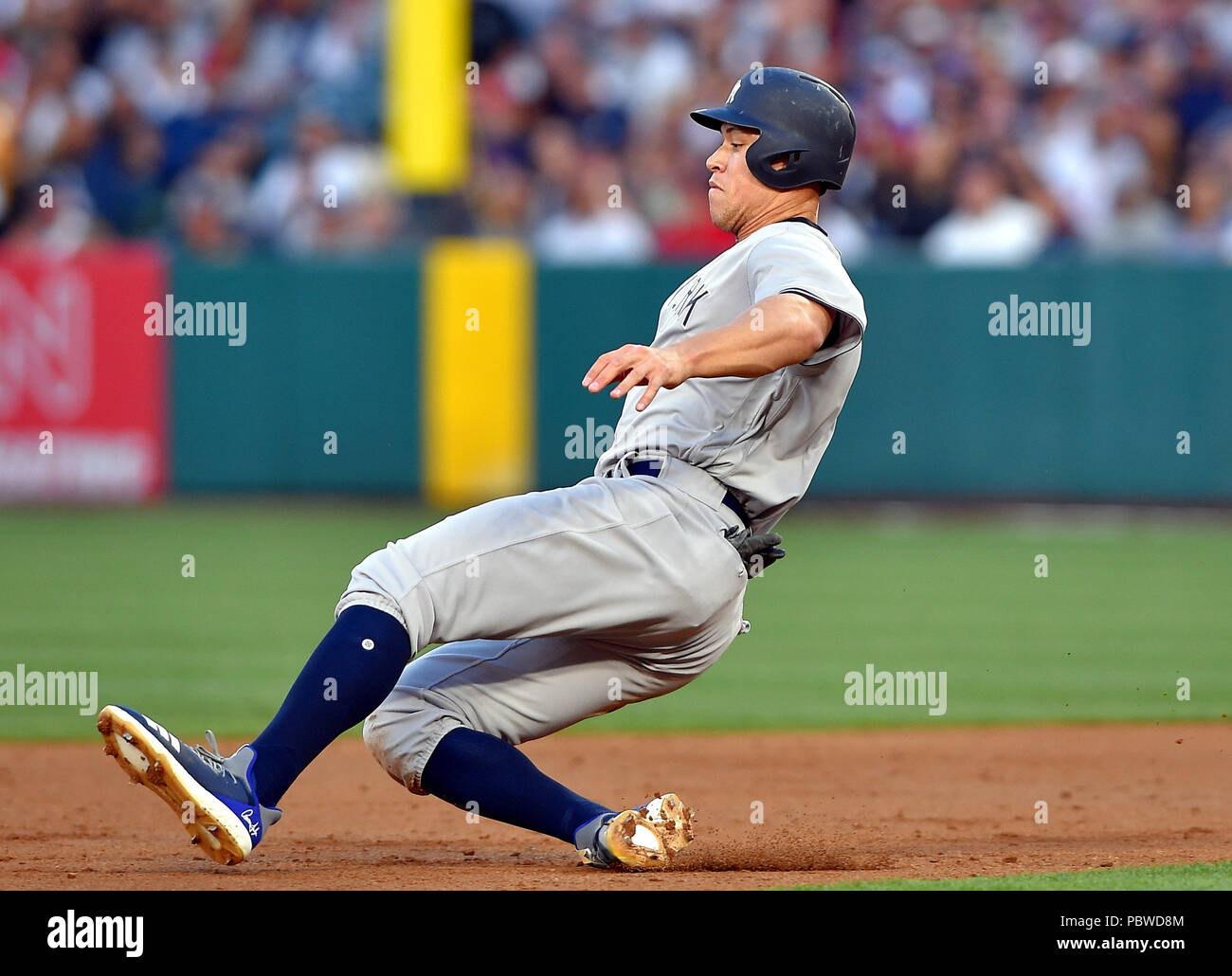Aaron Richter der New York Yankees rutscht in die zweite Basis während ...