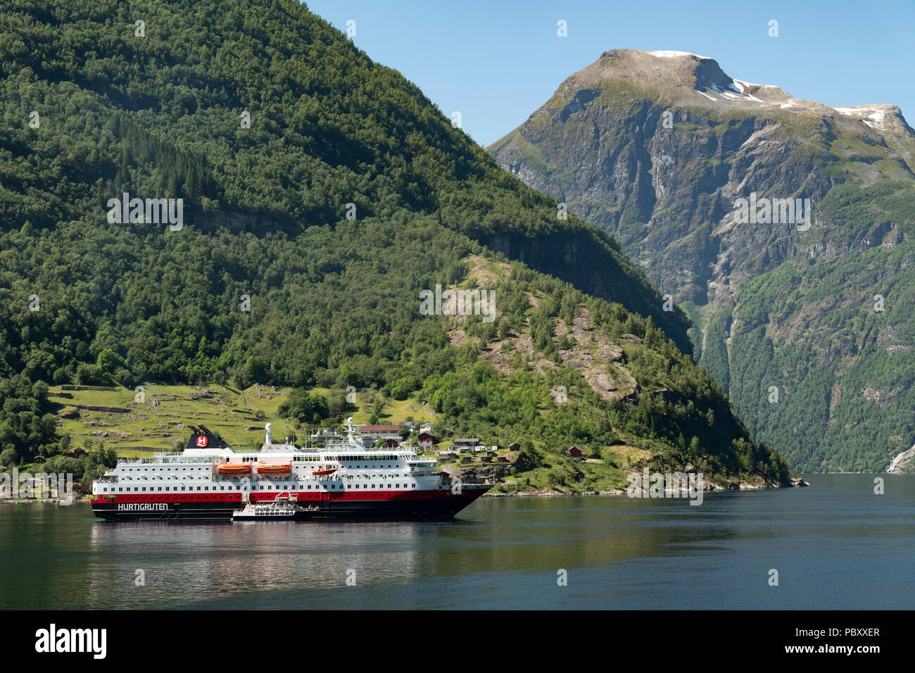 Hurtigruten sommerroute -Fotos und -Bildmaterial in hoher Auflösung – Alamy