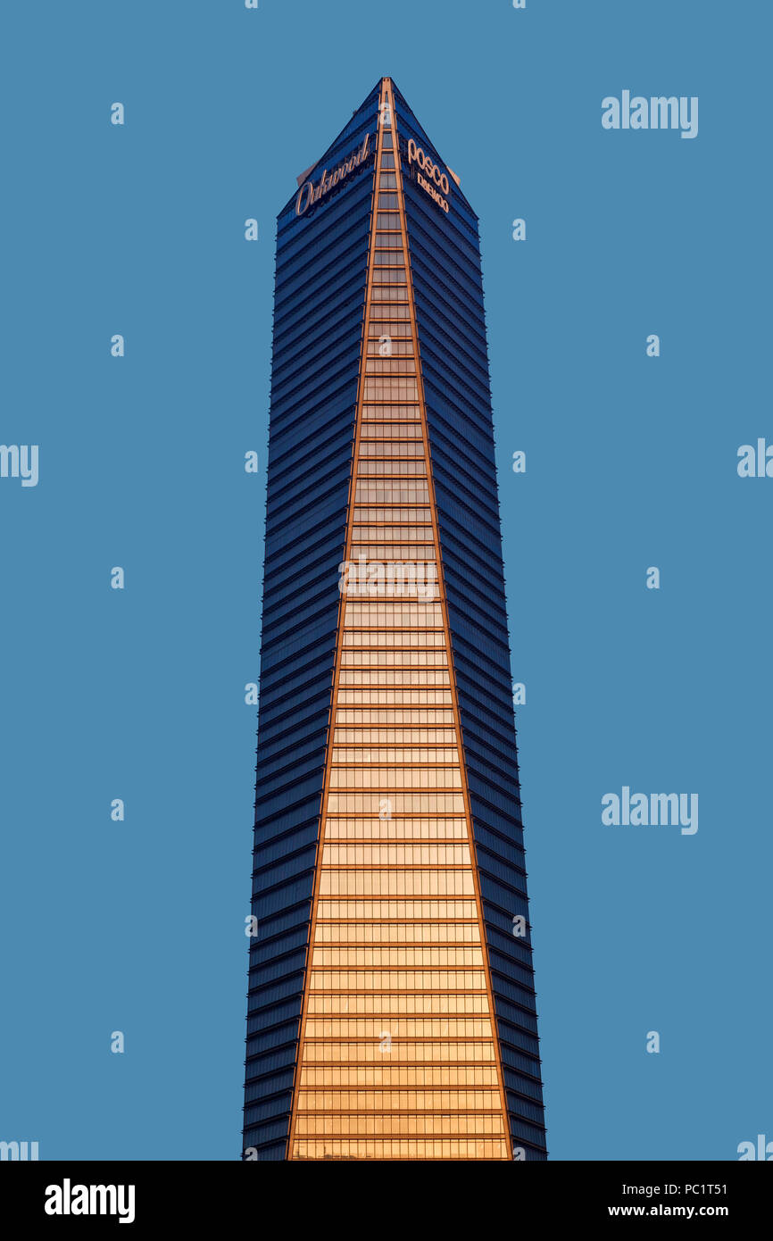 Northeast asia trade tower -Fotos und -Bildmaterial in hoher Auflösung ...