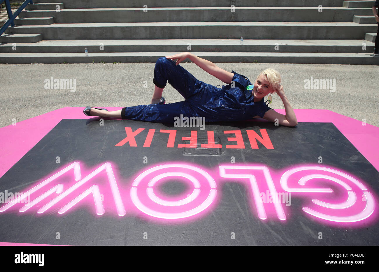 Von Netflix "Glow Cast' feiert die Premiere der Saison 2 Mit 80 der ...