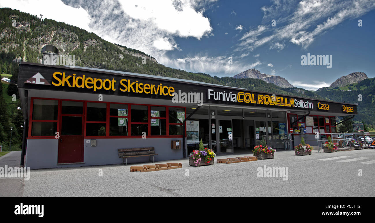 Funivia seilbahn terminal -Fotos und -Bildmaterial in hoher Auflösung ...