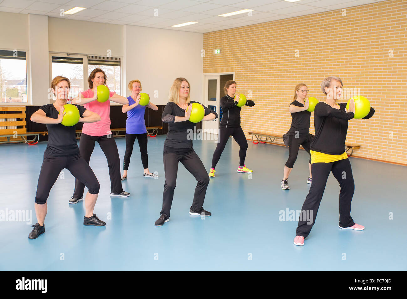 Gym lesson -Fotos und -Bildmaterial in hoher Auflösung – Alamy