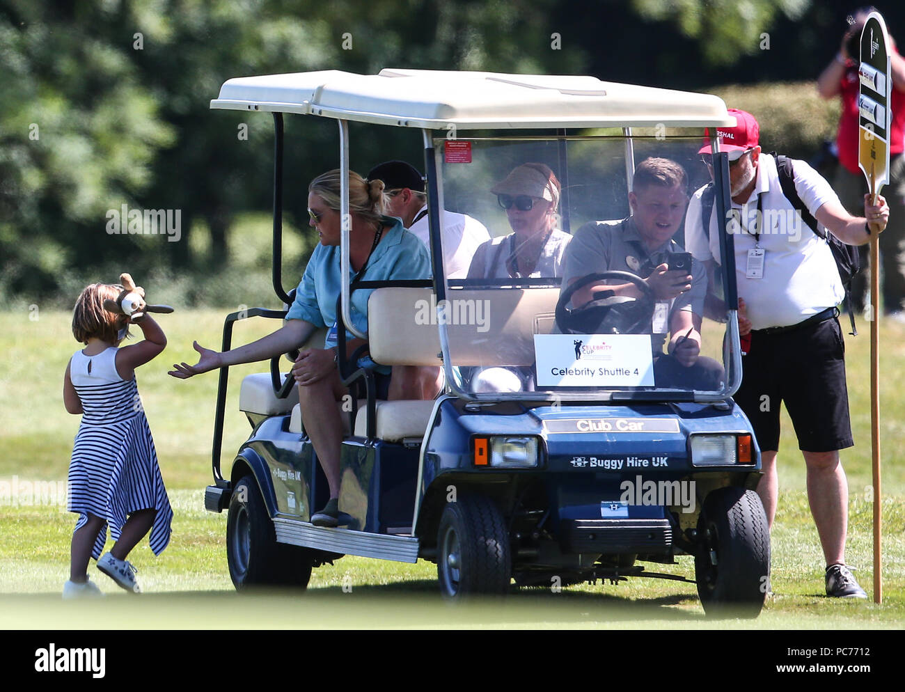 Zara und Mia Tindall watch Mike Tindall konkurrieren in der Berühmtheit ...