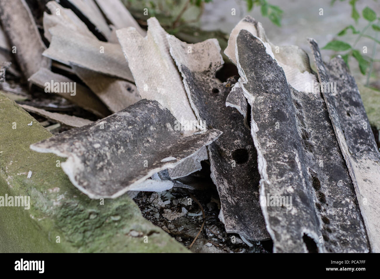 Eternit old roof asbestos roofing -Fotos und -Bildmaterial in hoher ...