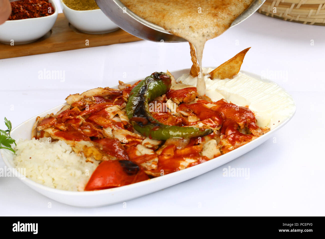Chicken Kebab Rice Stockfotos und -bilder Kaufen - Alamy