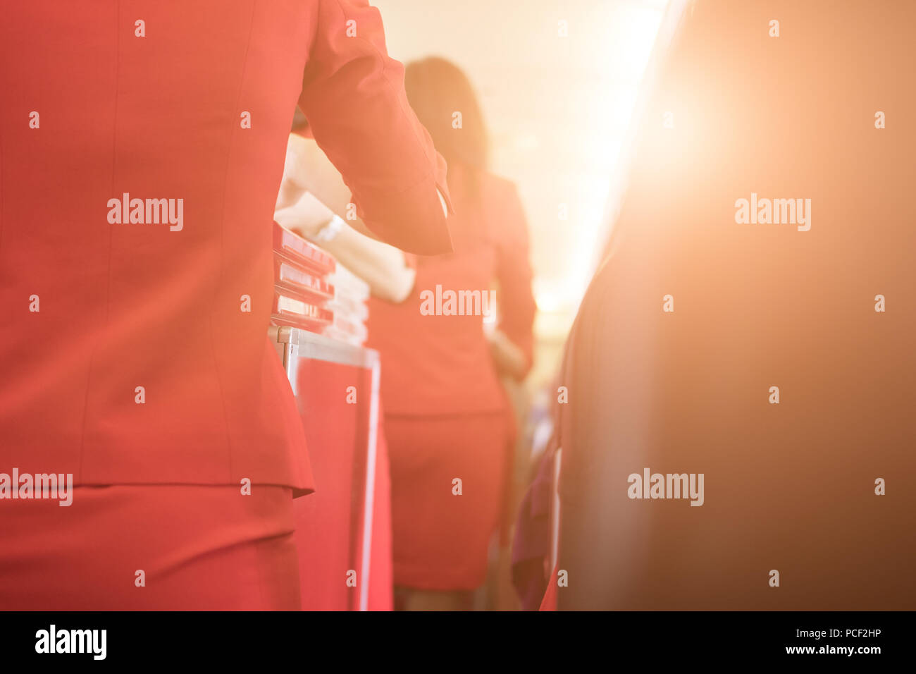 Cabin crew trolley -Fotos und -Bildmaterial in hoher Auflösung – Alamy