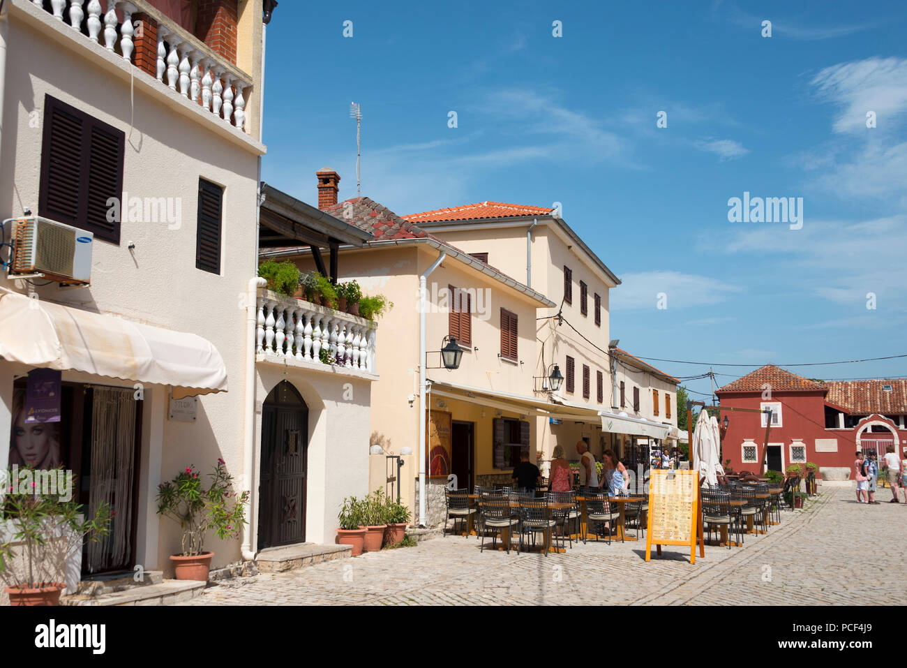 Stadt nin -Fotos und -Bildmaterial in hoher Auflösung – Alamy