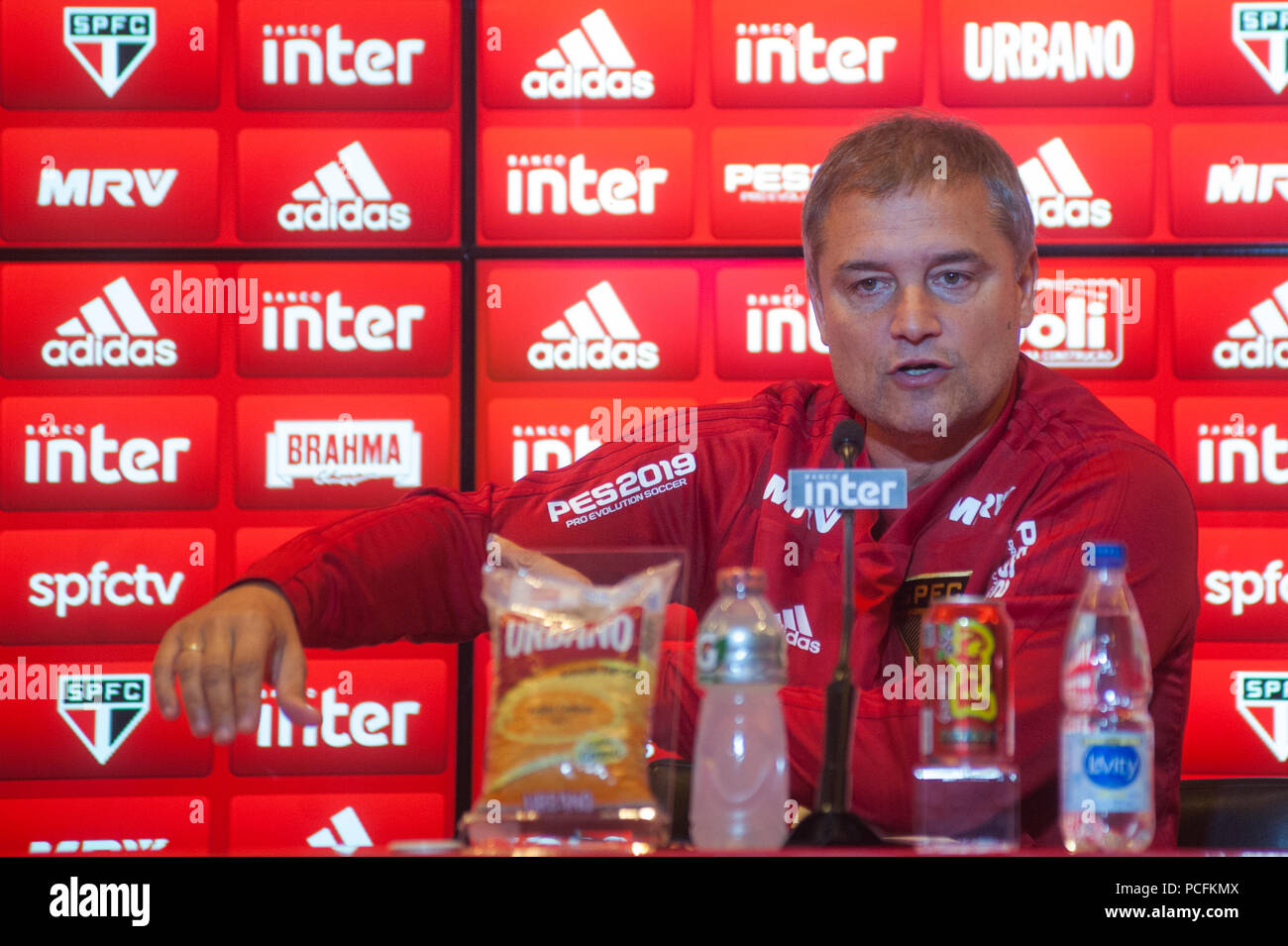 SÃO PAULO, SP - 01.08.2018: COLETIVA SPFC-Diego Aguirre während einer ...