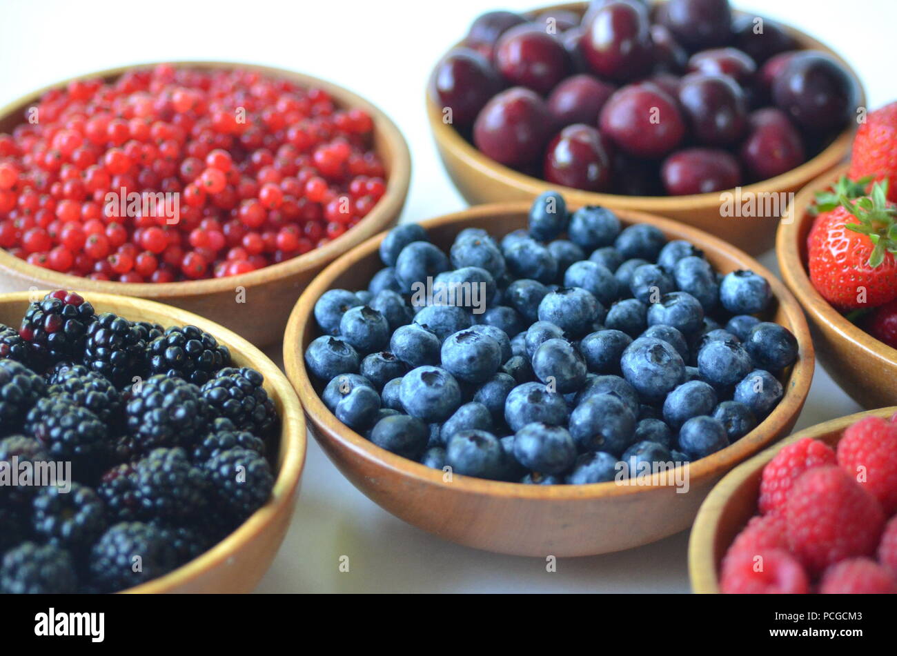 Detail von frischem Sommer Obst, Beeren. Erdbeeren, Himbeeren, Kirschen ...