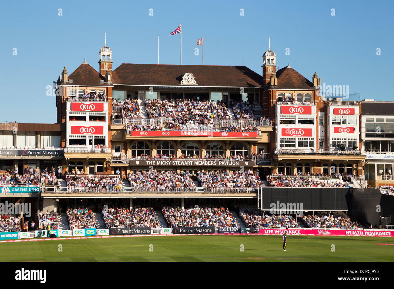 Micky stewart oval -Fotos und -Bildmaterial in hoher Auflösung – Alamy