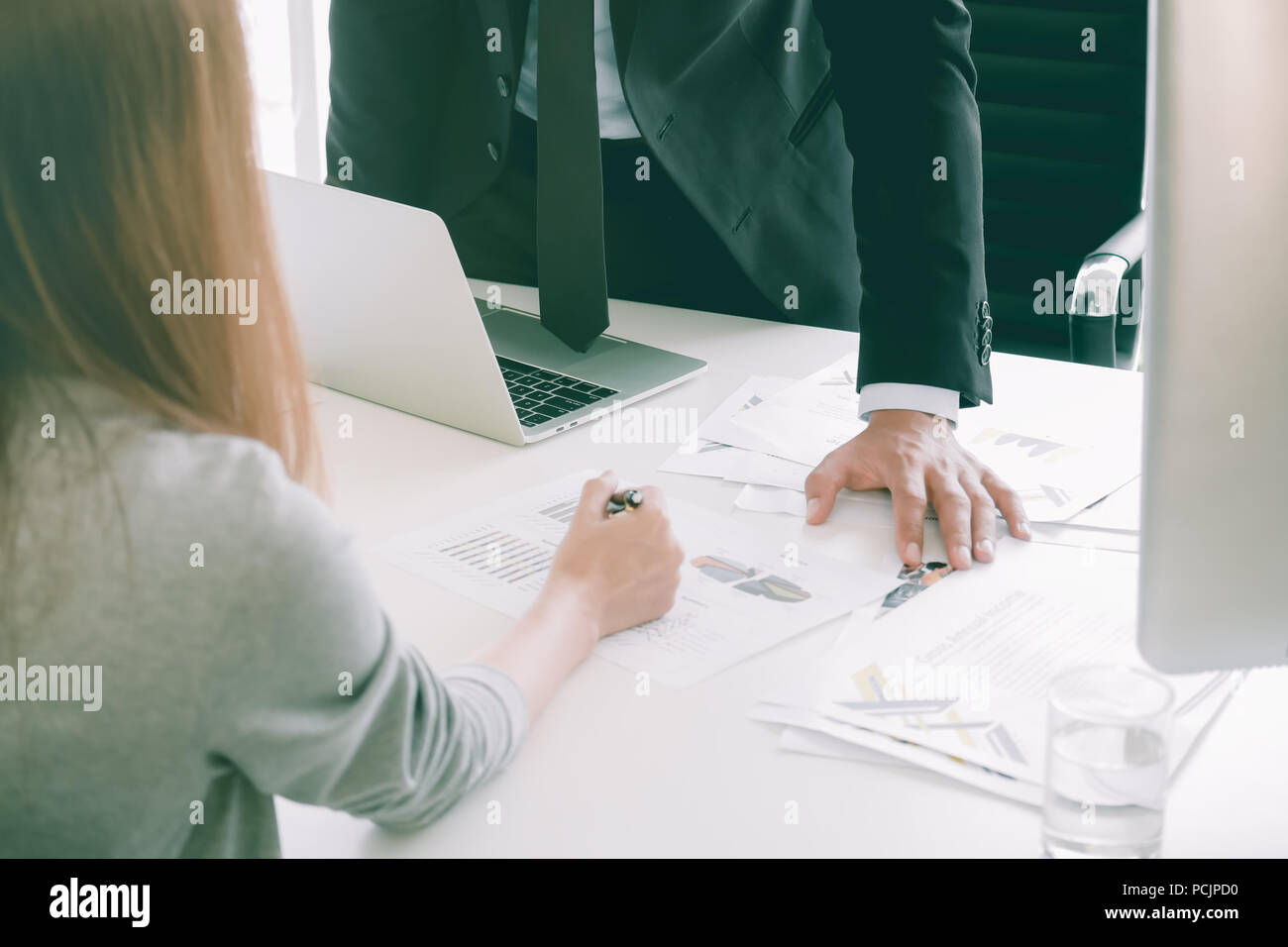 Sich beschweren -Fotos und -Bildmaterial in hoher Auflösung – Alamy