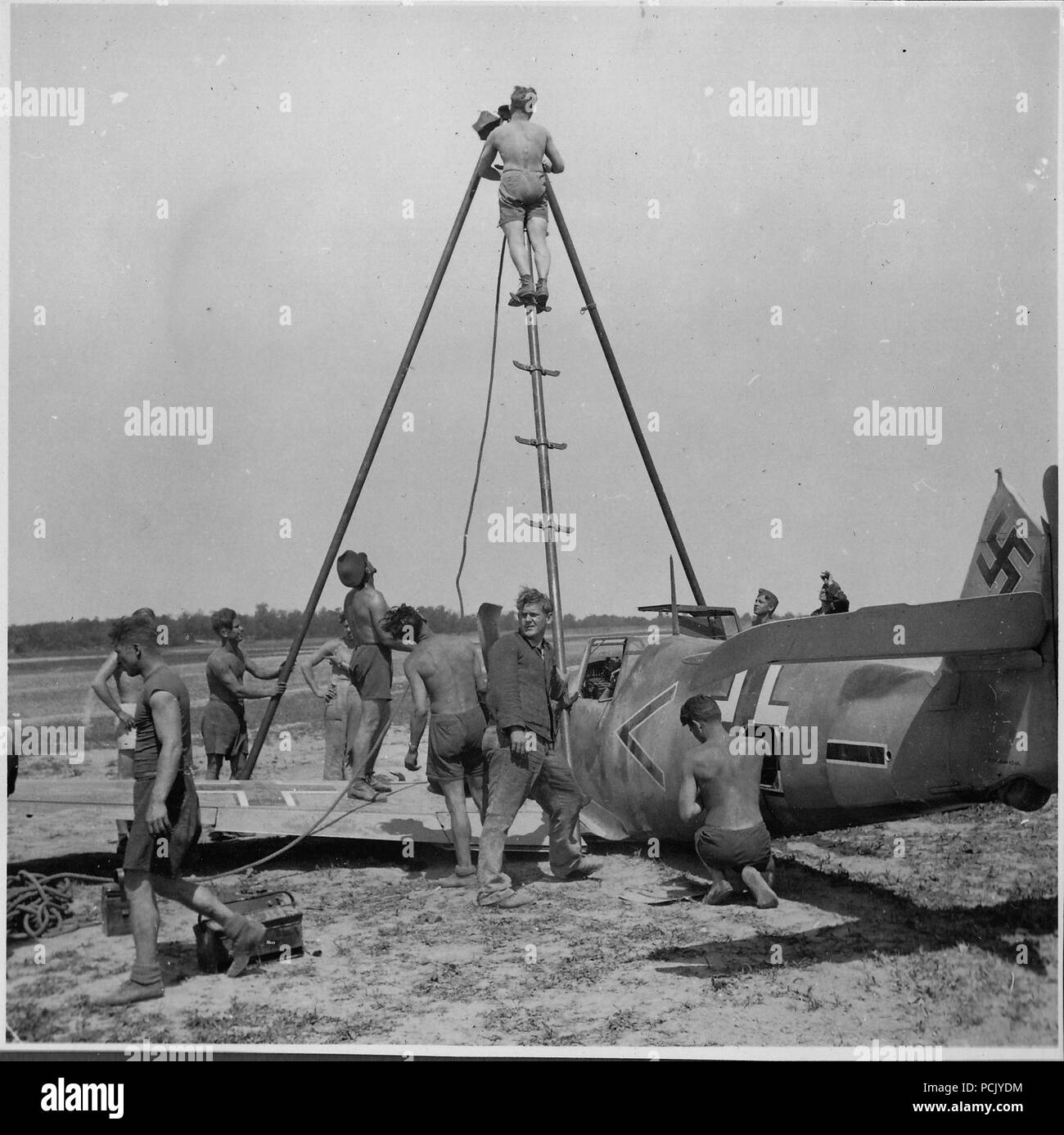 Bild von einem Fotoalbum im Zusammenhang mit der II. Gruppe ...