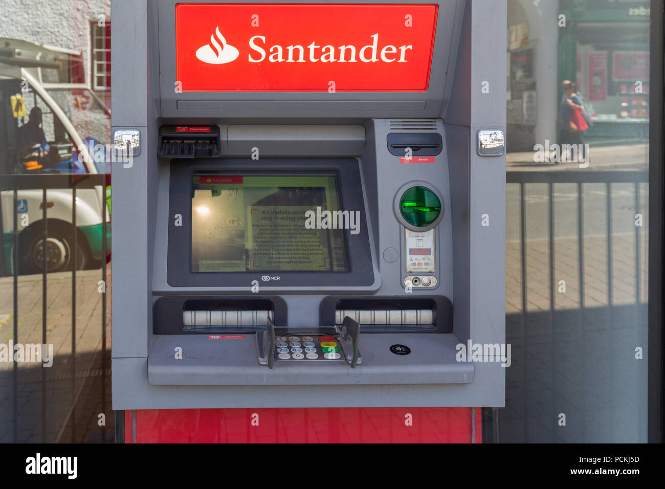 Geldautomat santander -Fotos und -Bildmaterial in hoher Auflösung – Alamy