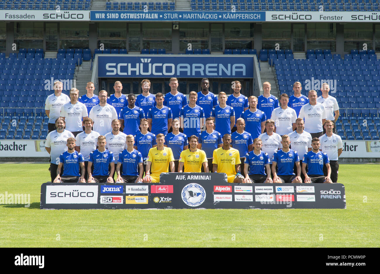 2. Deutsche Bundesliga, offiziellen photocall Arminia Bielefeld für die ...