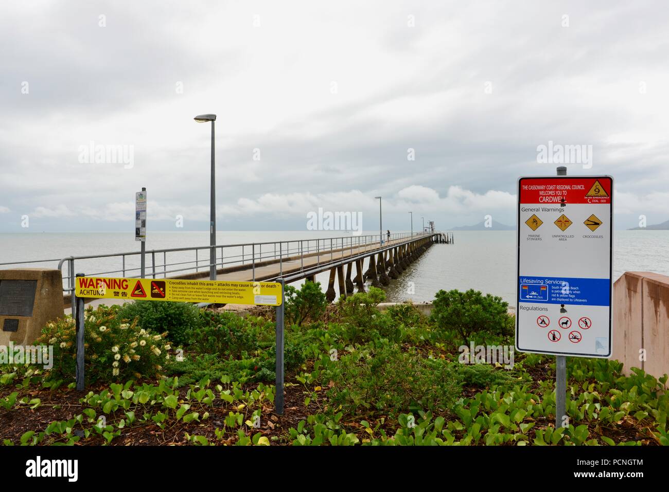 Warnung Krokodil Warnzeichen kein Schwimmen am Eingang des Cardwell ...
