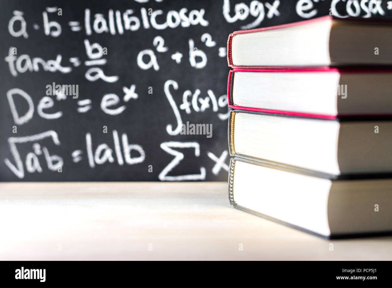 Mathe tafel -Fotos und -Bildmaterial in hoher Auflösung – Alamy