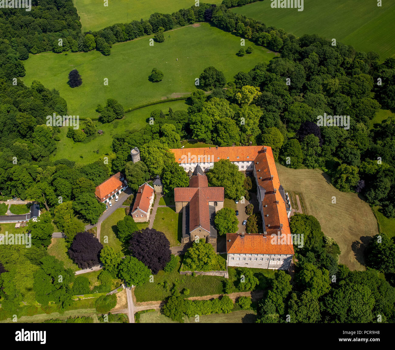 Schloss Cappenberg in Selm-Cappenberg mit Stiftskirche und Schlossberg ...
