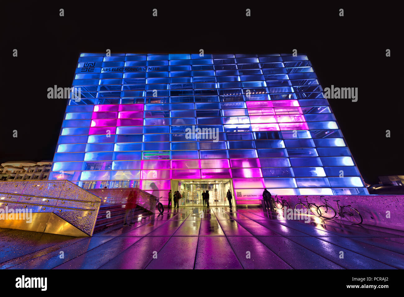 Eingang des Ars Electronica Center, Linz Stockfotografie - Alamy