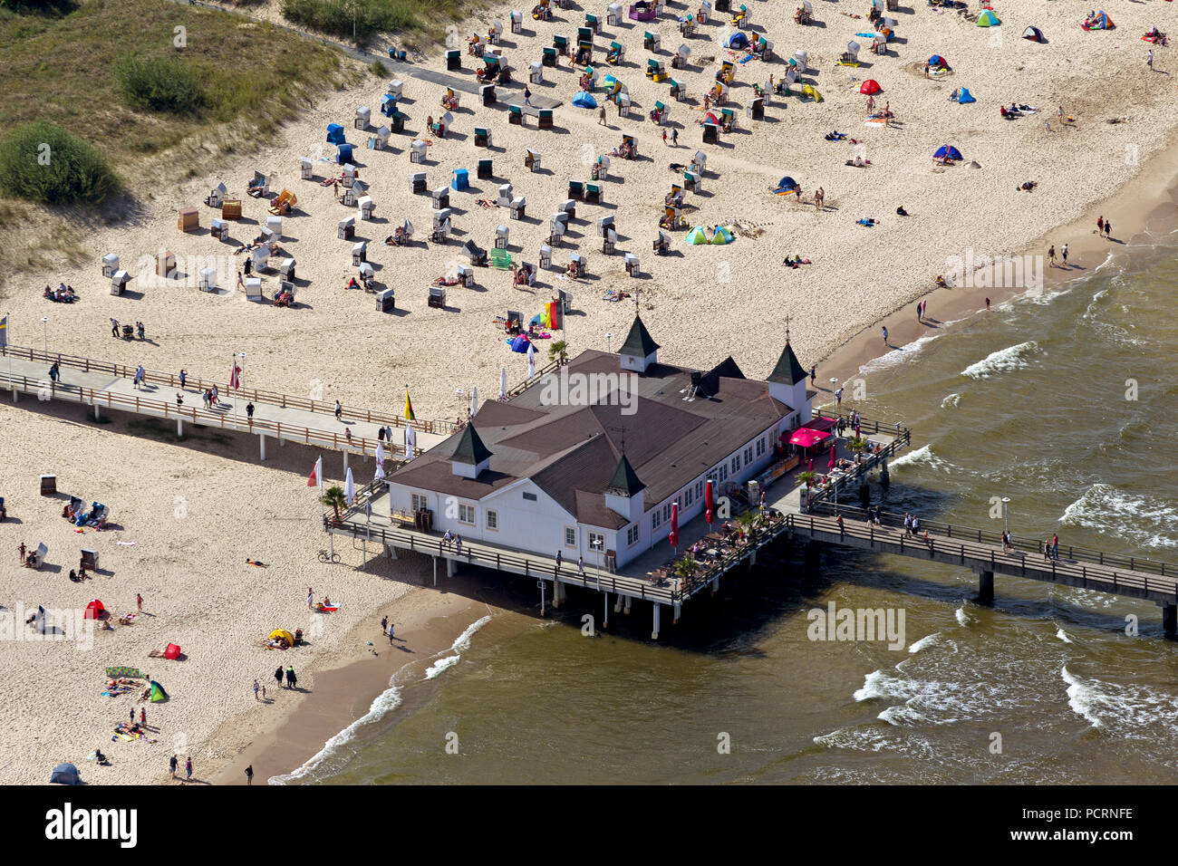 Luftaufnahme, Seebrücke Ahlbeck, Strand Albeck, Strandpromenade ...
