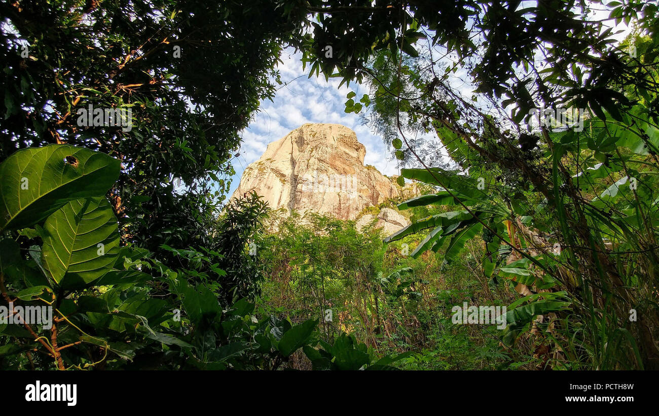 Sonne hinter der insel -Fotos und -Bildmaterial in hoher Auflösung – Alamy