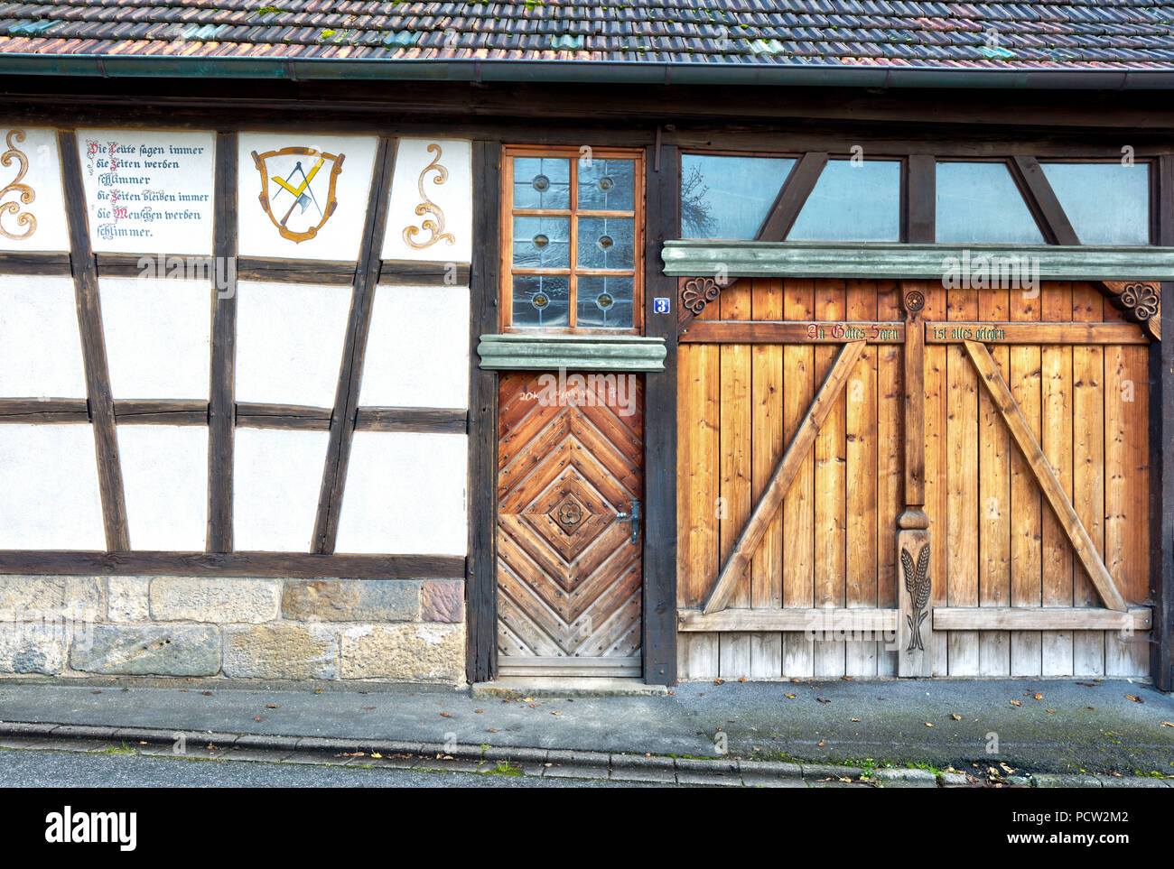 Holzfassade Textur Stockfotos und -bilder Kaufen - Alamy