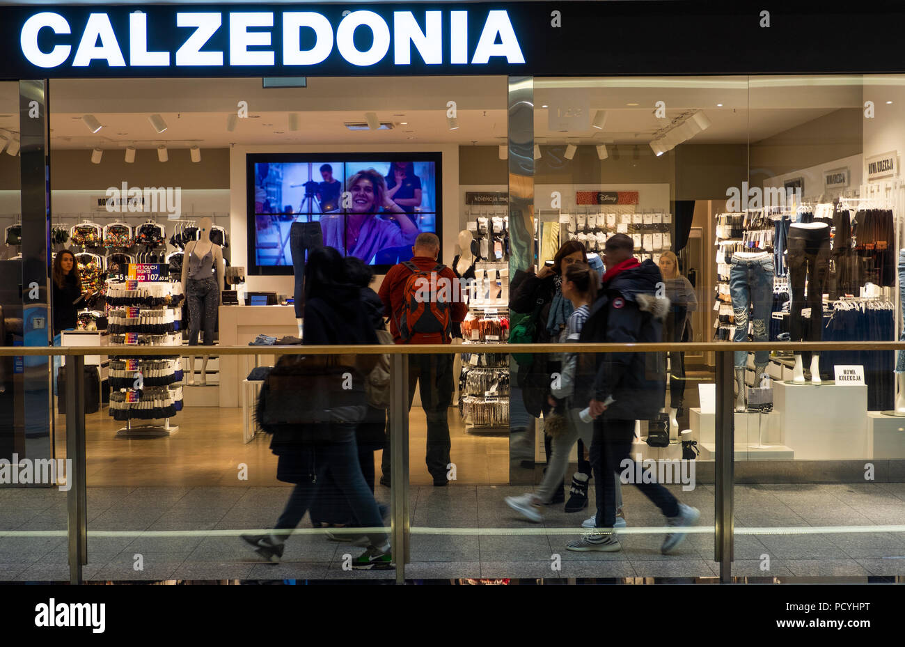 Calzedonia logo -Fotos und -Bildmaterial in hoher Auflösung – Alamy