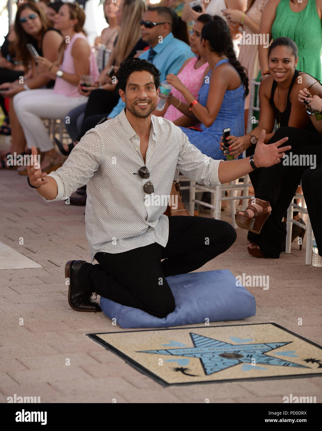 MIAMI, FL - 24. Juni: Gabriel Iglesias, Matt Bomer, Adam Rodriguez, Joe ...