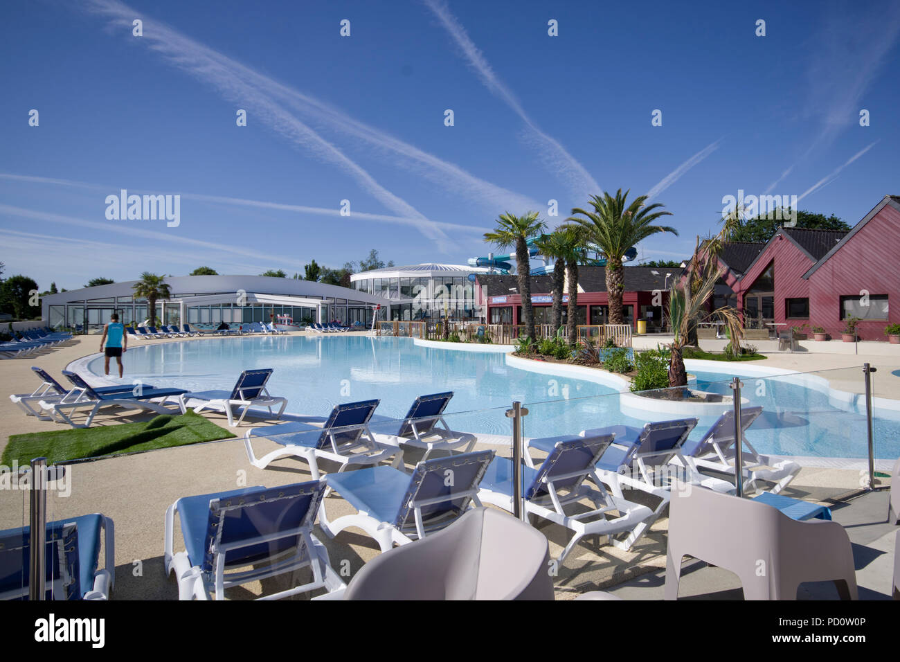 Empty water slide swimming pool -Fotos und -Bildmaterial in hoher ...