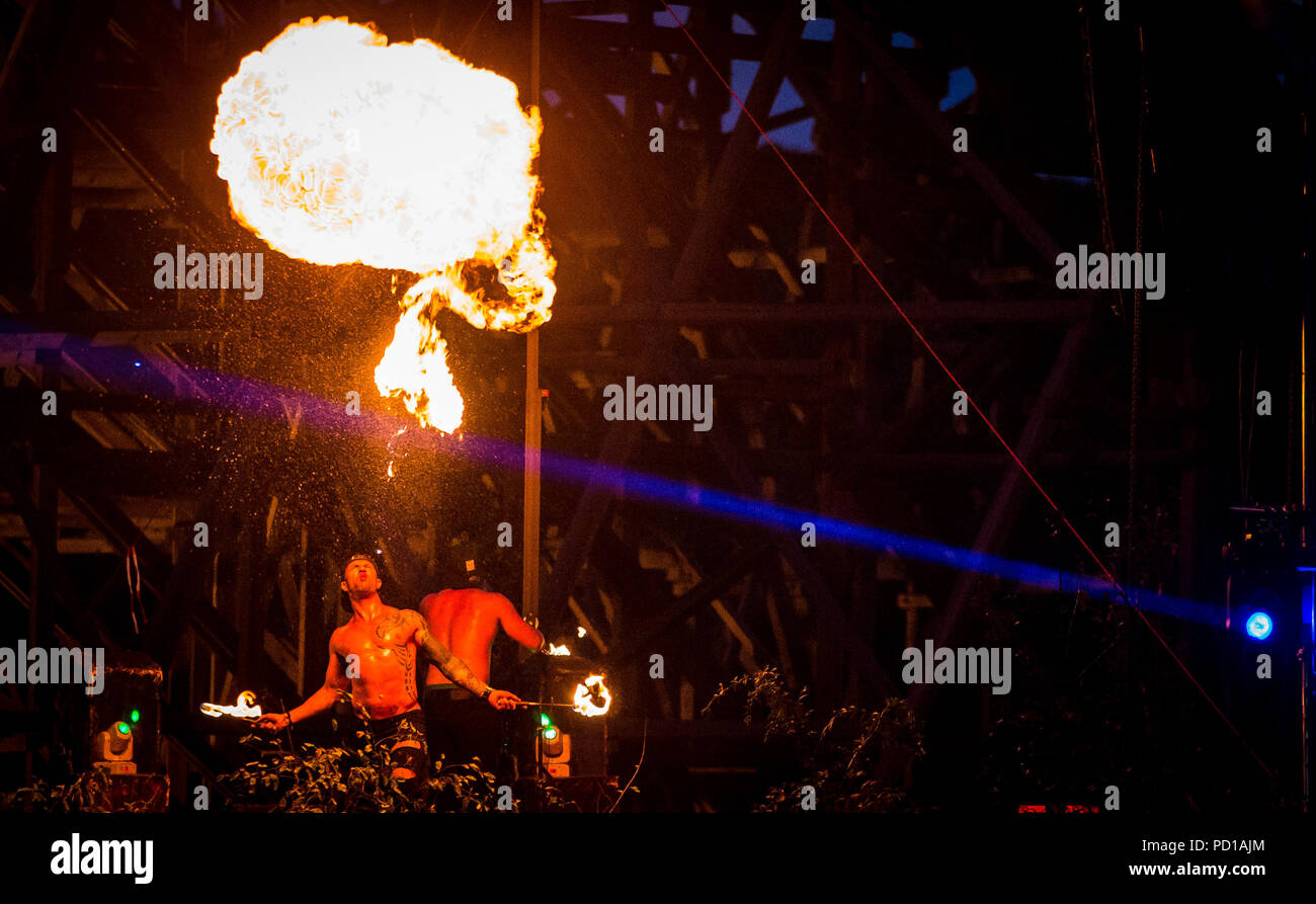 Pyro spiele -Fotos und -Bildmaterial in hoher Auflösung – Alamy