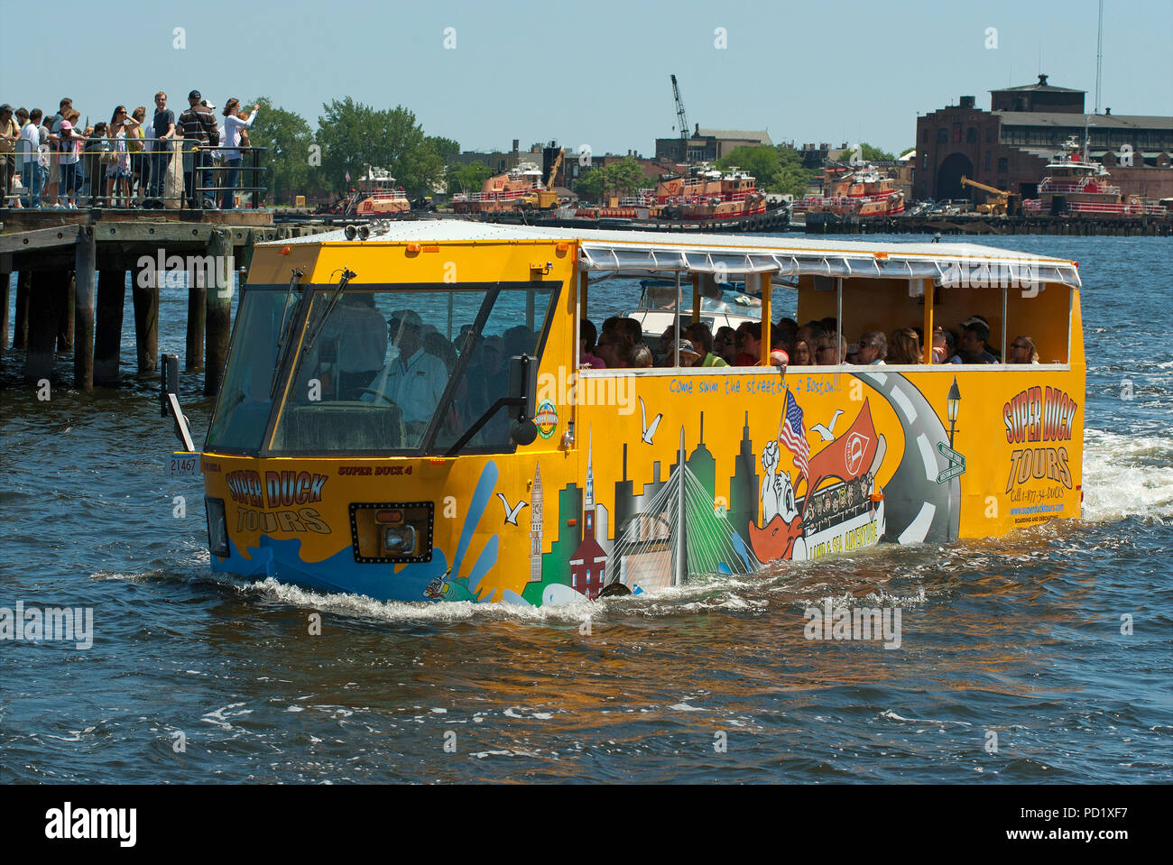 Boston duck tour fahrzeug -Fotos und -Bildmaterial in hoher Auflösung ...
