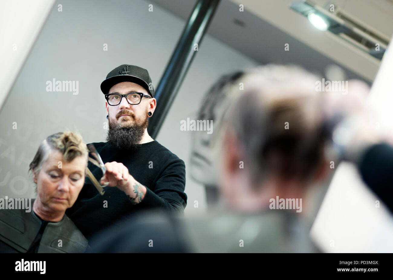 Belgischer friseur -Fotos und -Bildmaterial in hoher Auflösung – Alamy