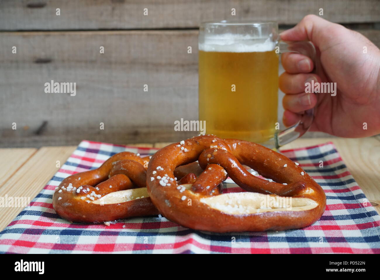 Oktoberfest brezel -Fotos und -Bildmaterial in hoher Auflösung – Alamy