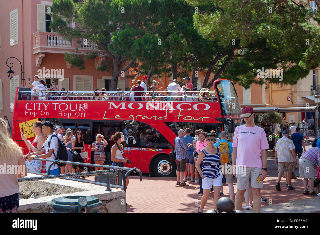 Monaco Le Grand Tour Hop on-Hop off-Bus in Monaco Stockfotografie - Alamy
