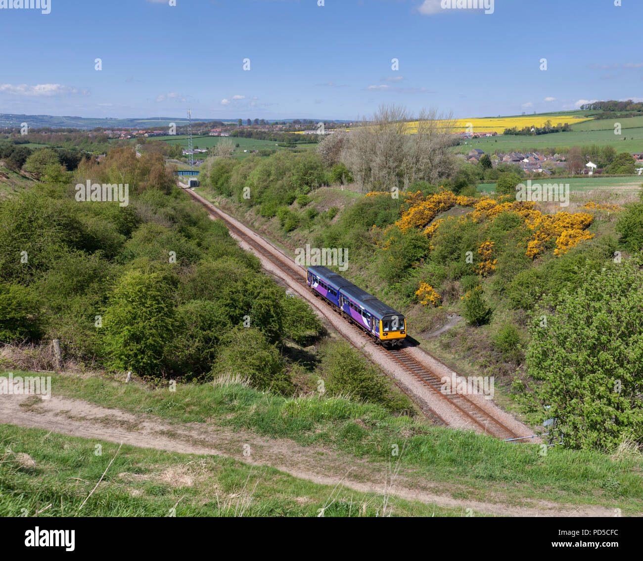 Ein Arriva Northern Rail Class 142 pacer Zug in Shildon Tunnel bei Coundon Grange auf der ...