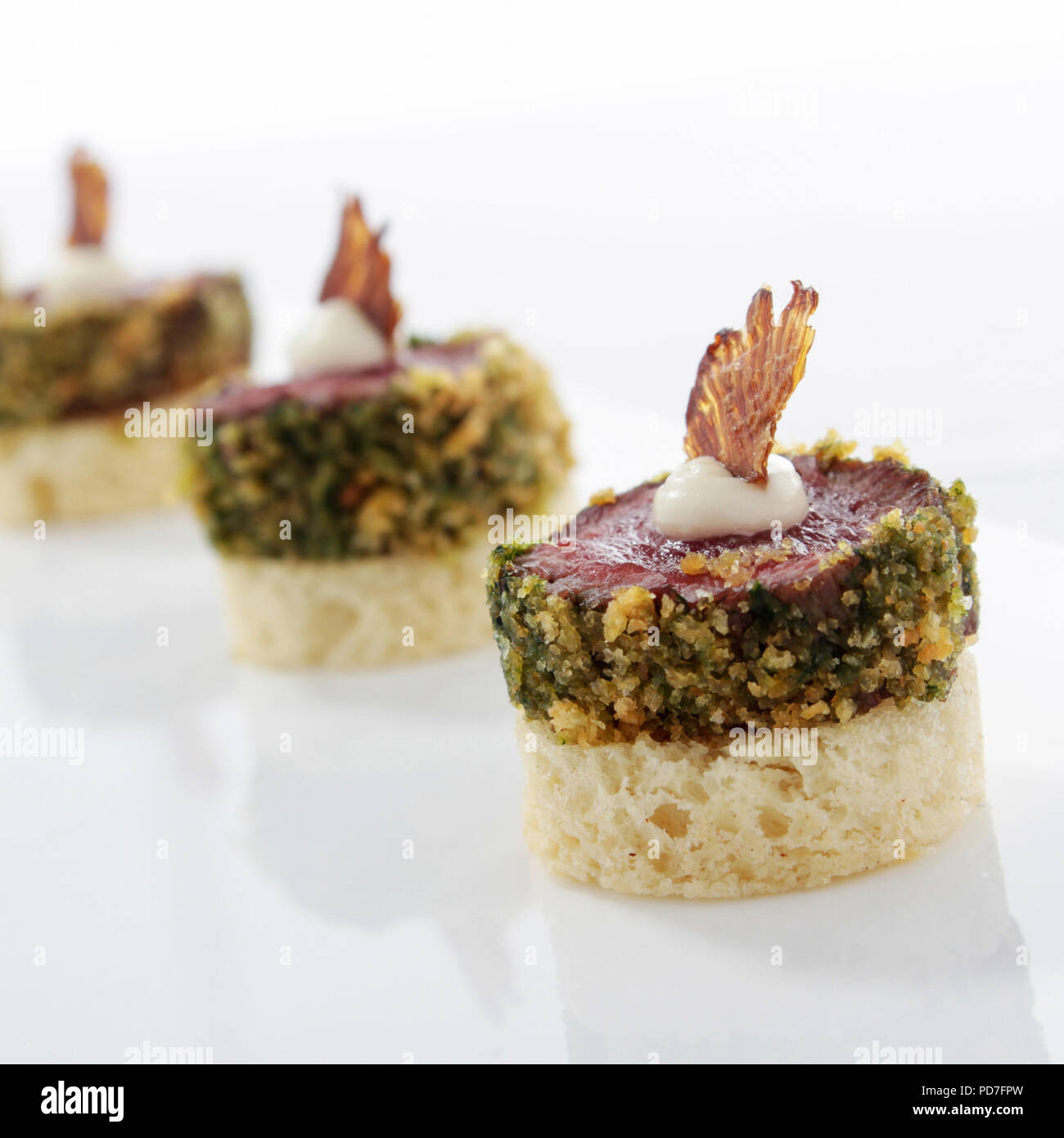Gourmet canapes -Fotos und -Bildmaterial in hoher Auflösung – Alamy