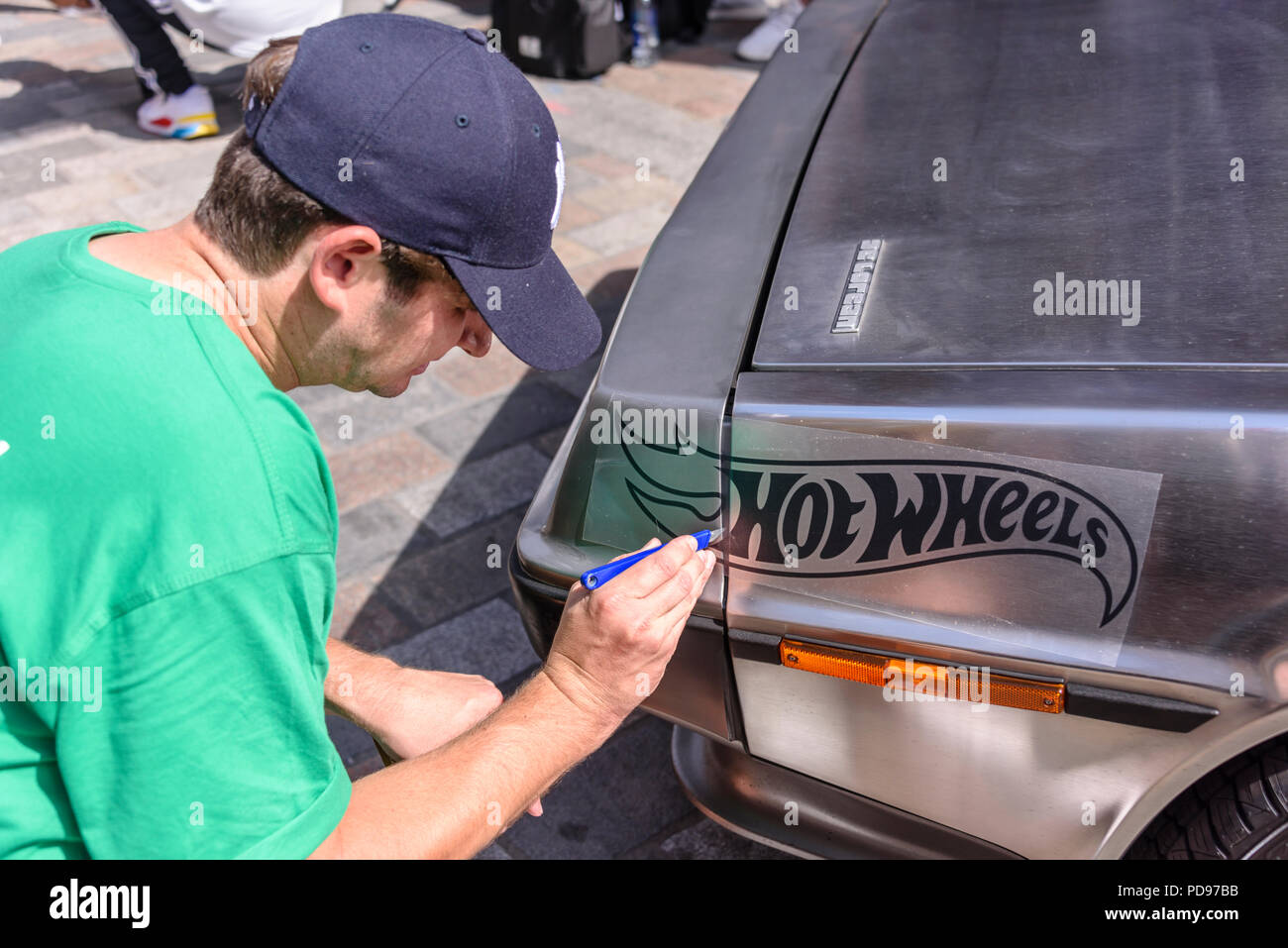 Gumball sticker -Fotos und -Bildmaterial in hoher Auflösung – Alamy