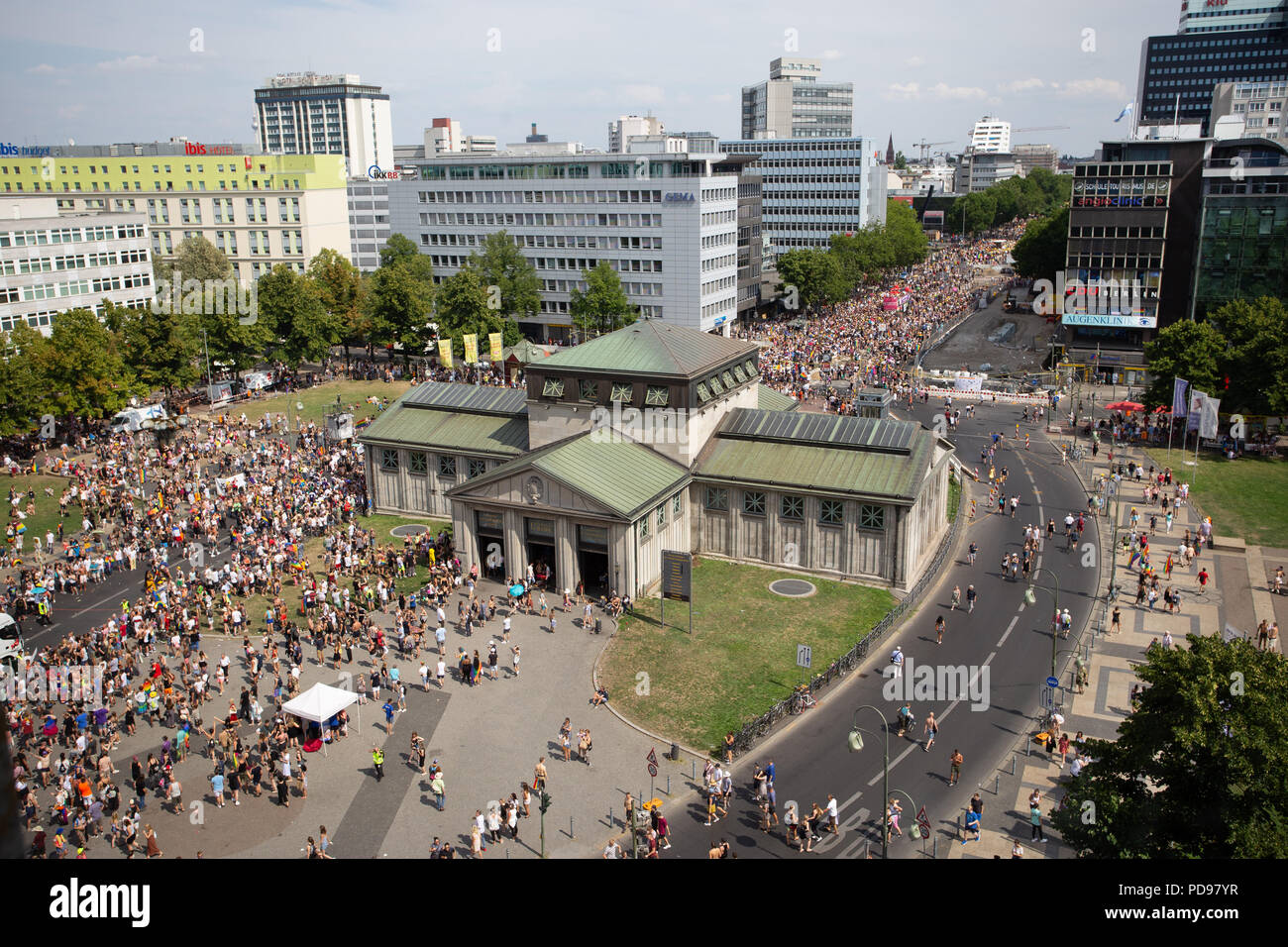 Csd pride parade -Fotos und -Bildmaterial in hoher Auflösung - Seite 2 ...