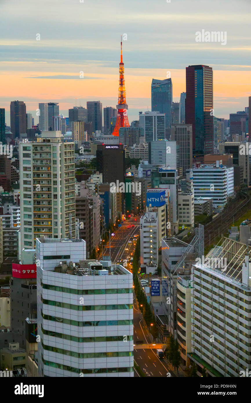 Tokio skyline mit tokio turm -Fotos und -Bildmaterial in hoher ...