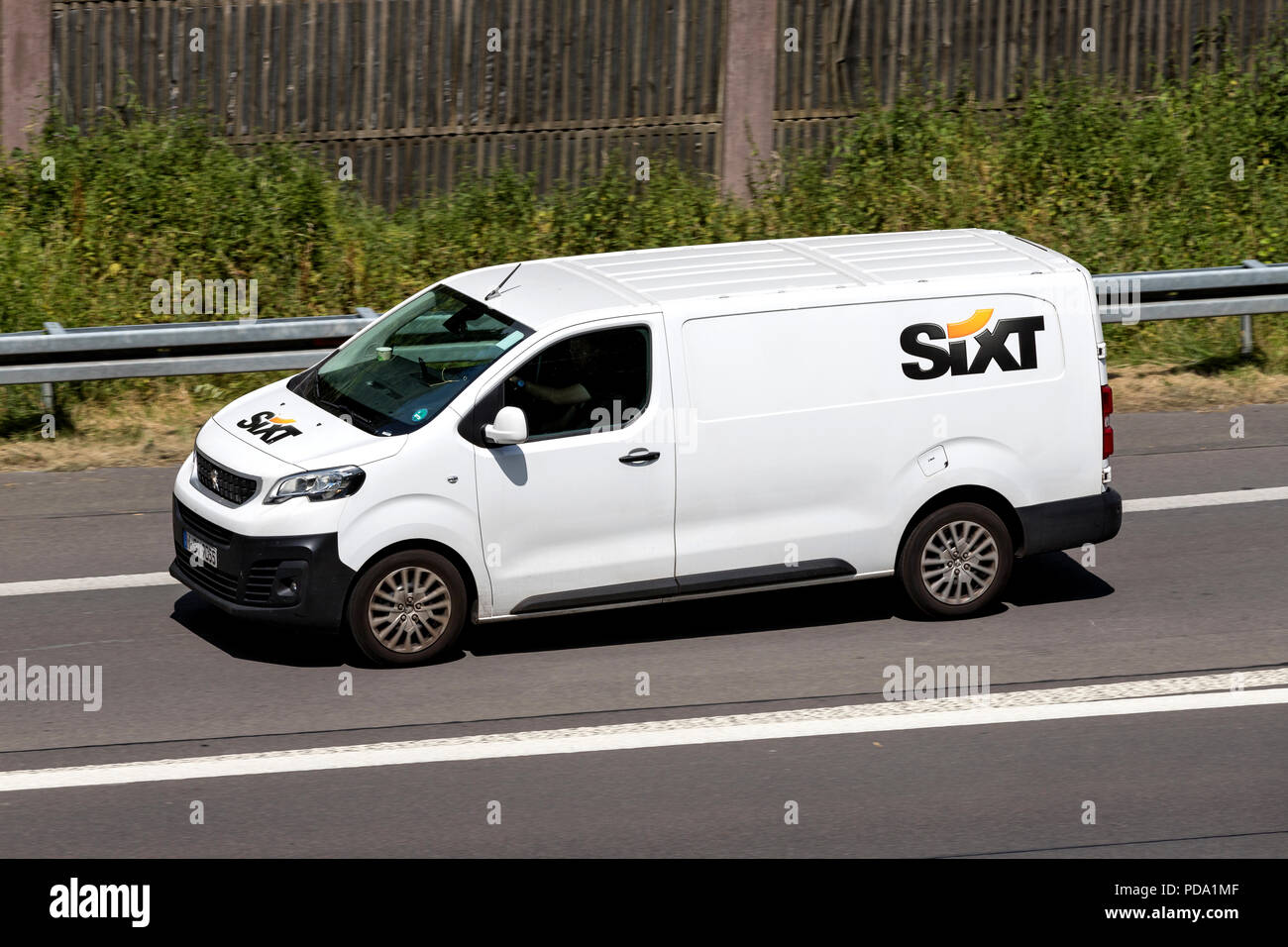 Peugeot expert van -Fotos und -Bildmaterial in hoher Auflösung – Alamy