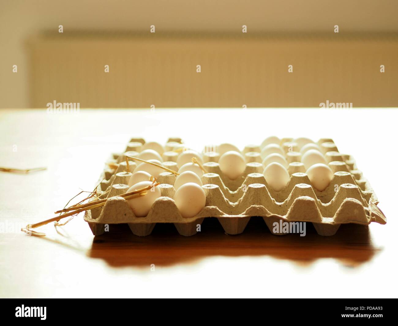 Eier in einer box -Fotos und -Bildmaterial in hoher Auflösung – Alamy